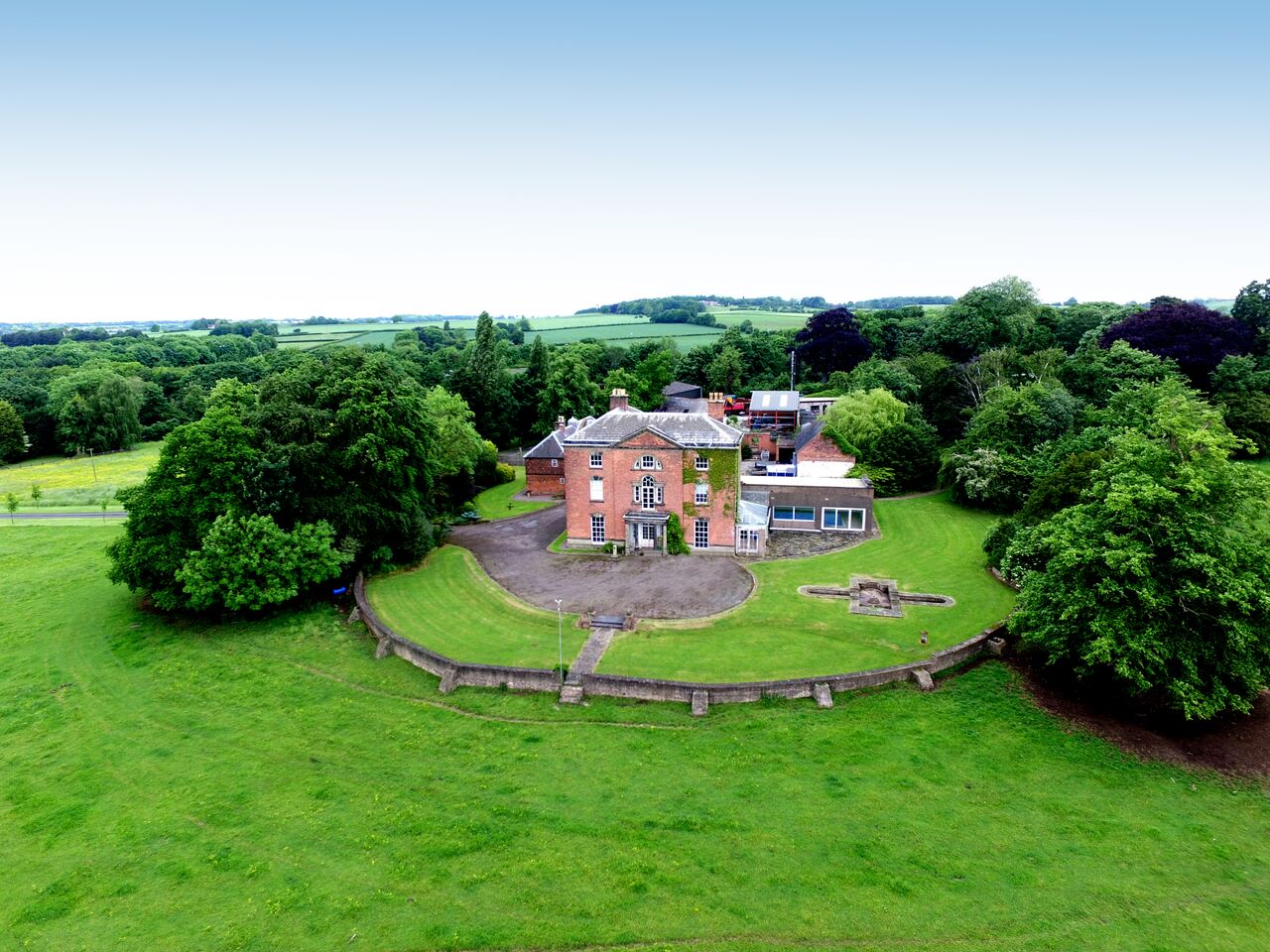 Marketing & Media - FlyThru